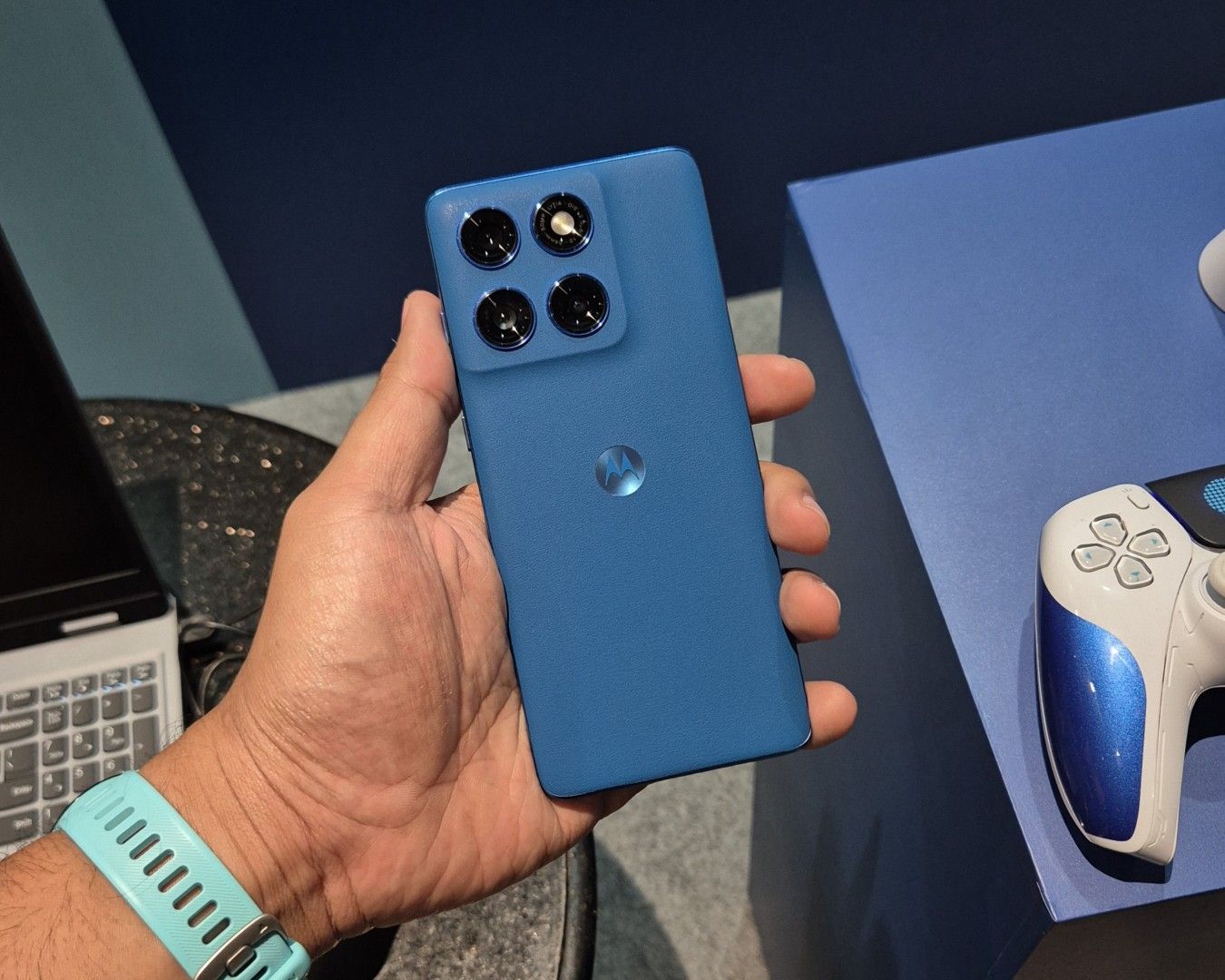 Motorola Edge 60 Fusion Hadir dalam Warna Mykonos Blue - Kabupaten ...